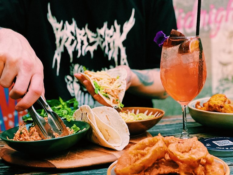 Temperance Hotel: Local Pub, Happy Hours, Pub Classics, DJs - Chapel St ...